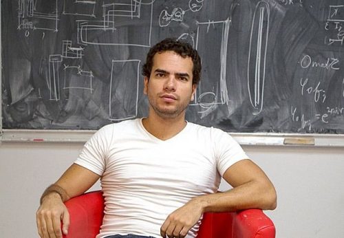 Brasileiro ganha prêmio considerado "Nobel" da matemática - TecheNet