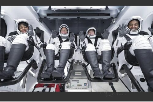 Rayyana Barnawi faz história no espaço