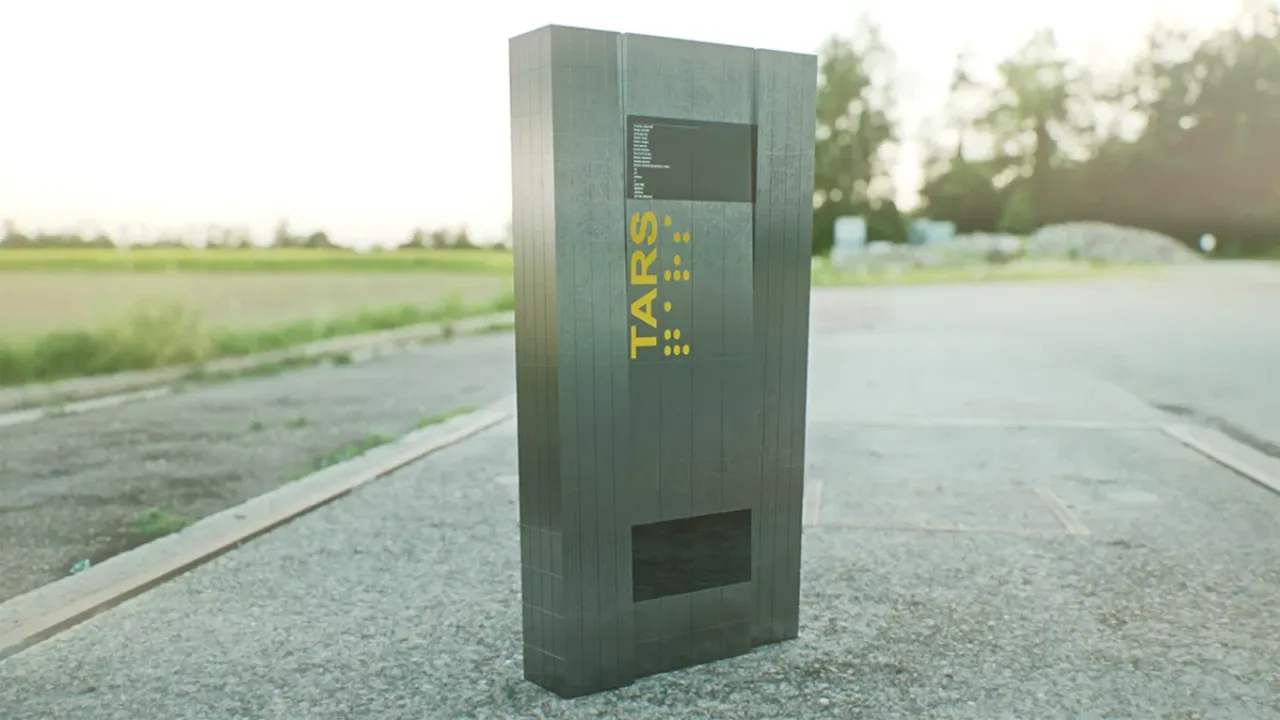 Fã recria em miniatura o robot TARS de Interstellar