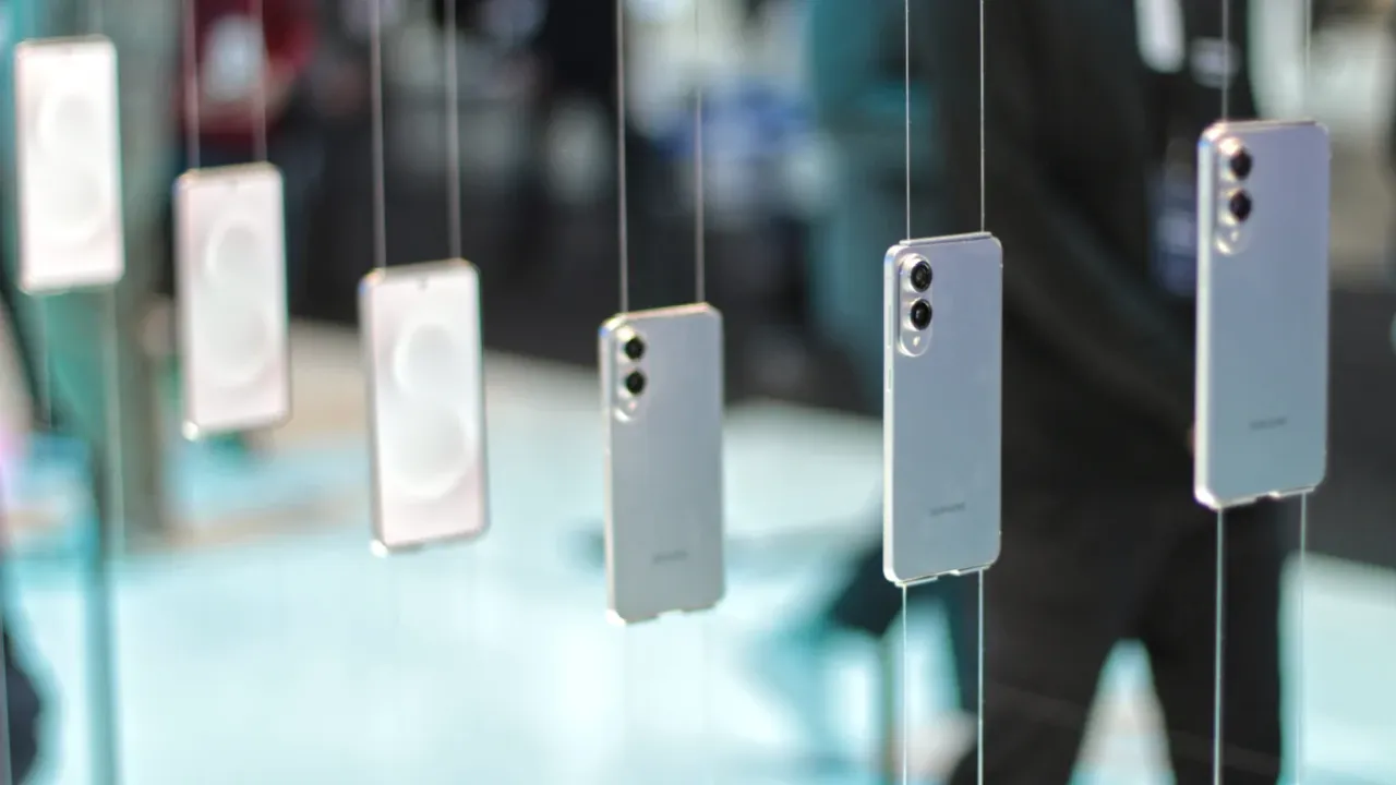 Samsung mostra finalmente o Galaxy S25 Edge durante o MWC 2025